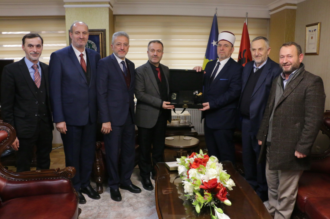 Myftiu Tërnava priti në takim myftiun e Myftinisë së Bajram Pashës, z ...